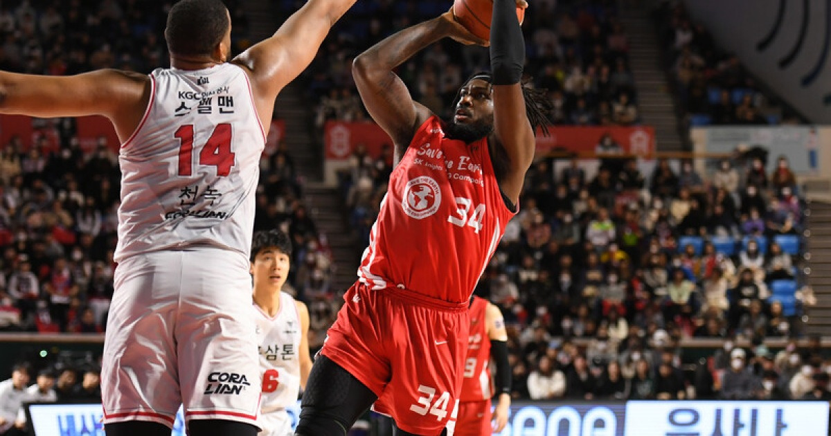 [BK 리뷰] '승부처에 등장한 다섯 기사' SK, 뛰어난 승부처 집중력으로 KGC 잡고 4연승 질주