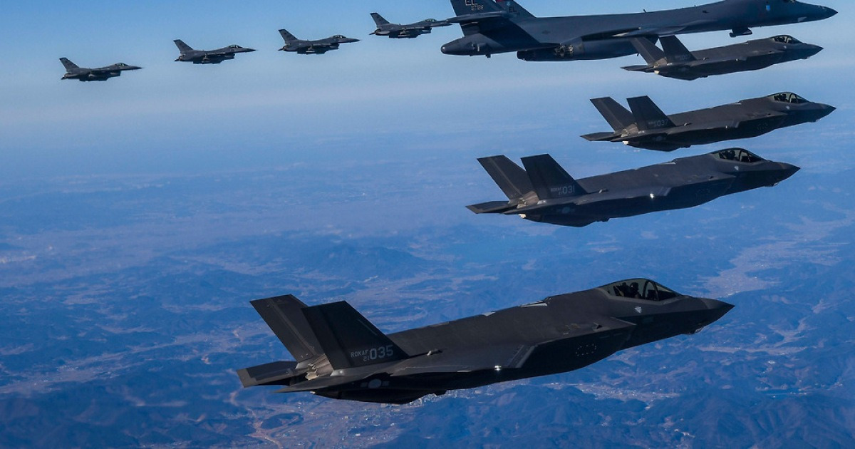 괌에서 날아온 B-1B... 韓美, 北ICBM 도발에 전투기 10대 띄웠다