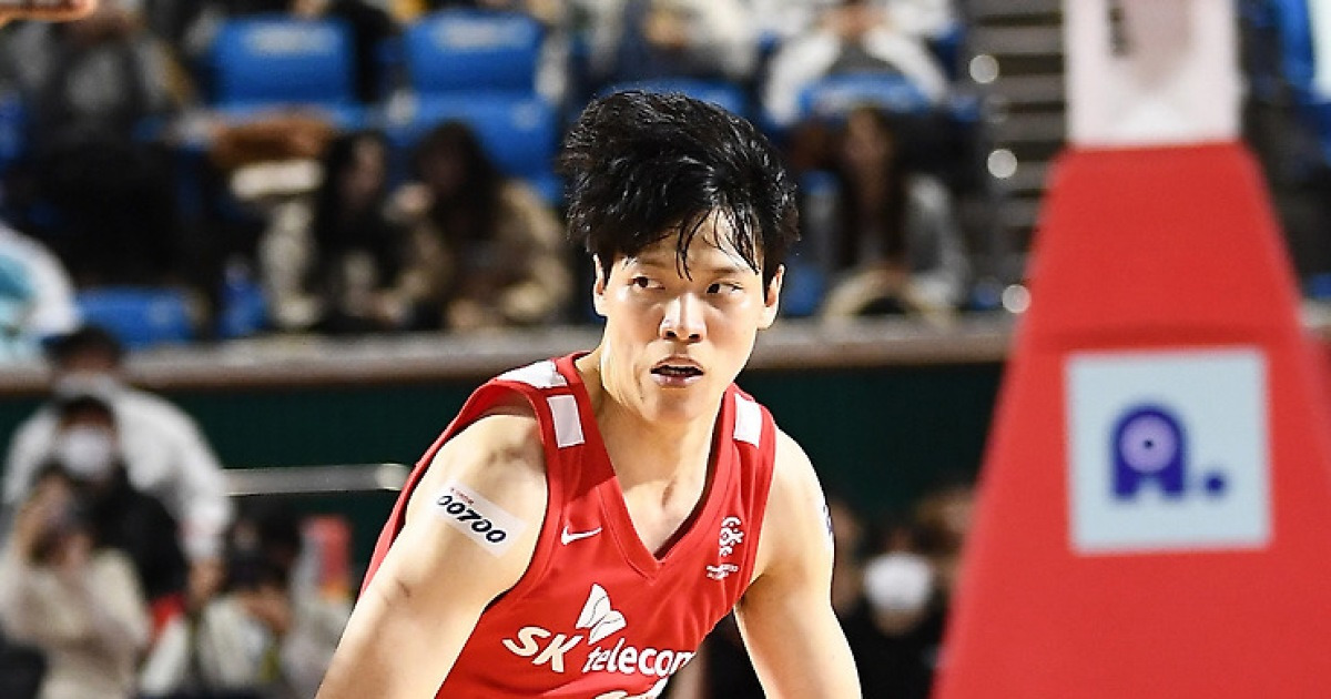 농 익은 플레이, 스피드는 20대...경이로운 36세 김선형 [김 용의 KBL PUB]