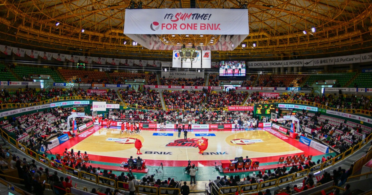 ‘WKBL 최초’ 창원에서 열린 BNK 홈 경기, 1742명이 여자농구 즐겼다