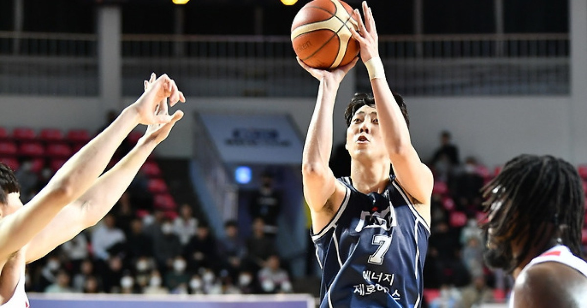 '정창영·이승현 맹활약' KCC, SK 꺾고 4연패 탈출…6위 점프