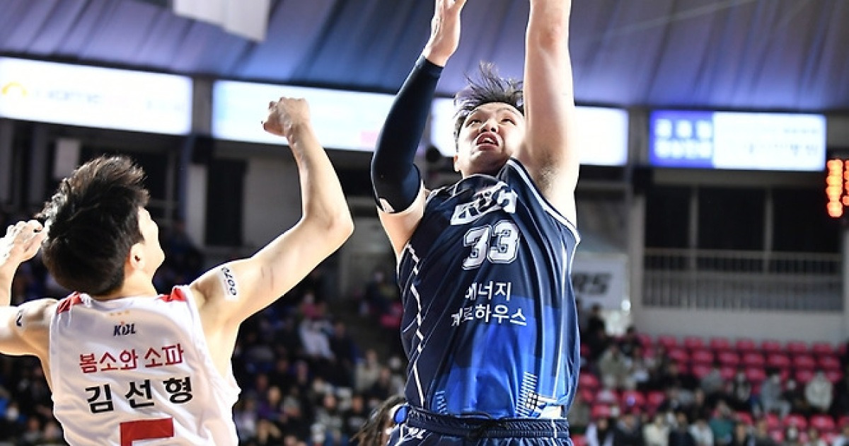 이승현 16점…프로농구 KCC, SK 꺾고 4연패 마감