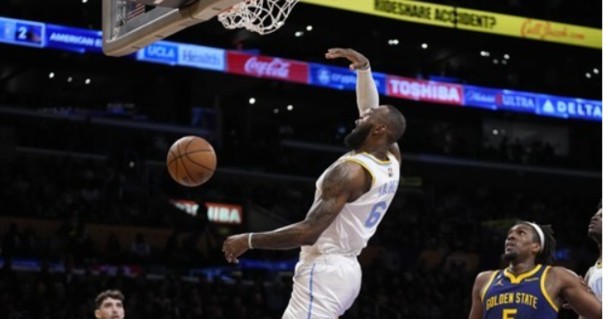 [NBA] ‘비즐리 25점 폭발’ 르브론 복귀한 LAL, GSW 제압