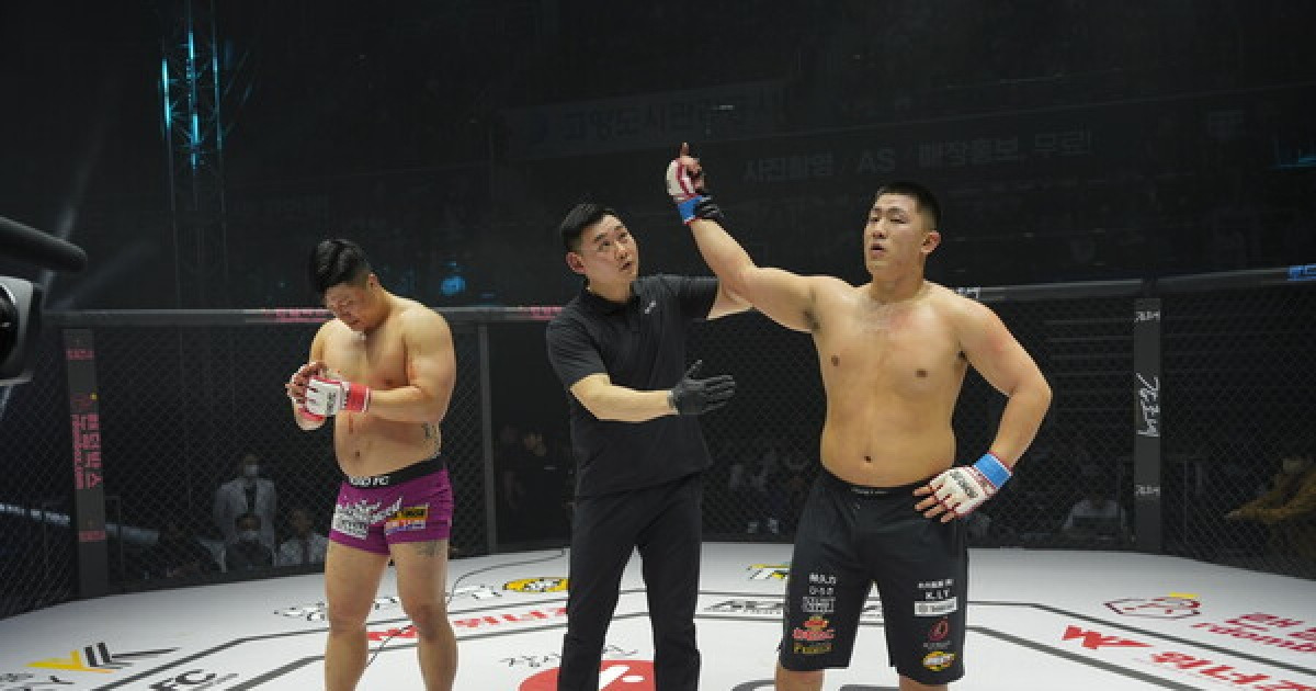 '축구선수 출신' 파이터 배동현, 15살 어린 日파이터에 1R TKO패[로드FC]