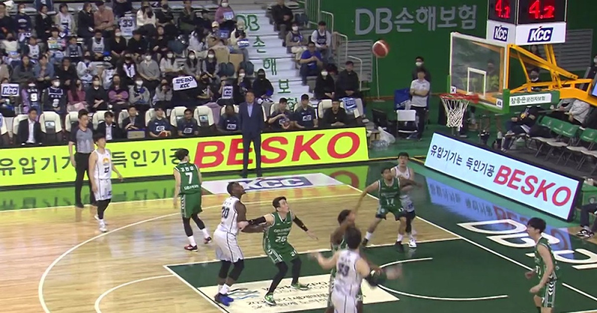 '이승현·라건아 39점' KCC, DB 누르고 6위 사수