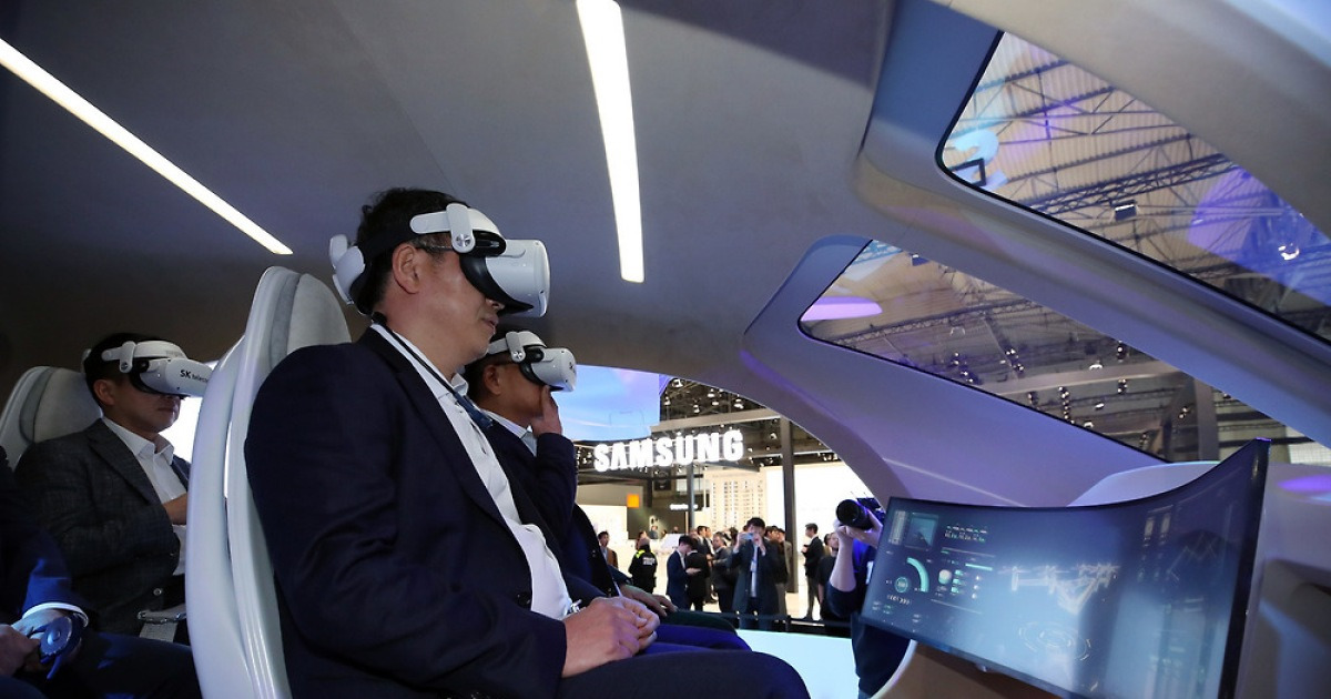 [MWC2023] 유영상 사장, UAM 탑승해 VR로 체험