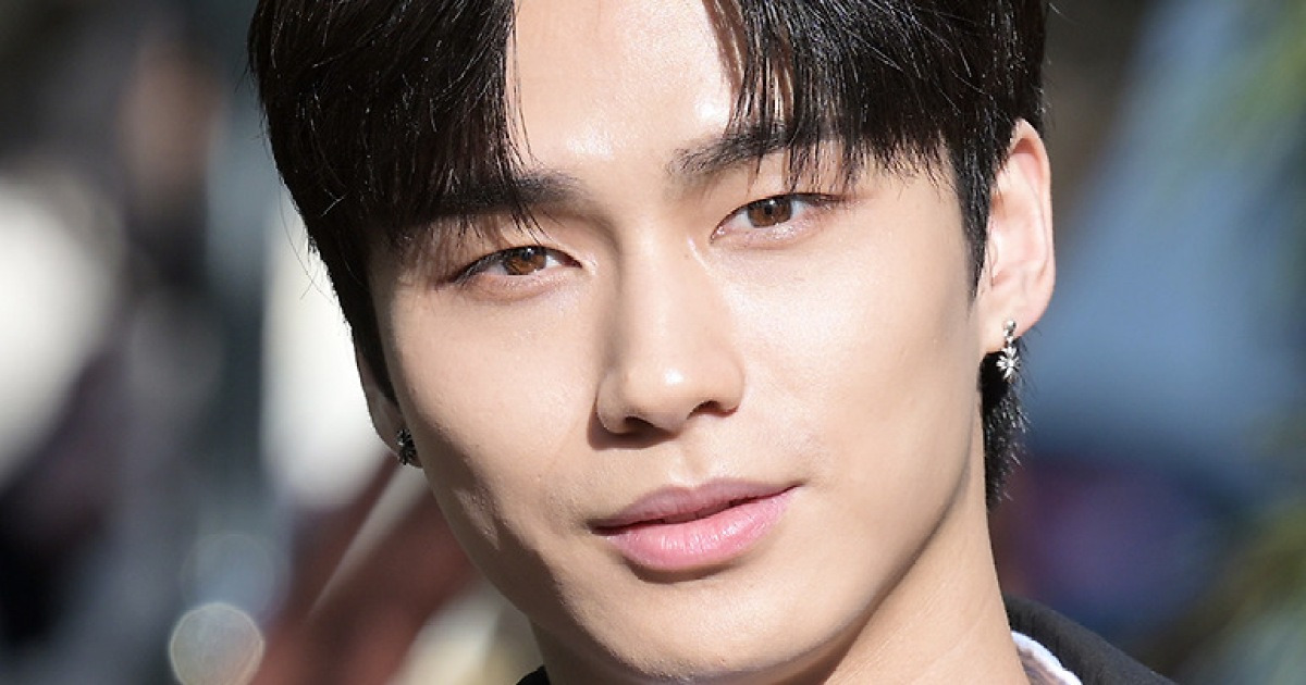 DKZ 경윤, 심쿵 눈맞춤 하트[포토엔HD]