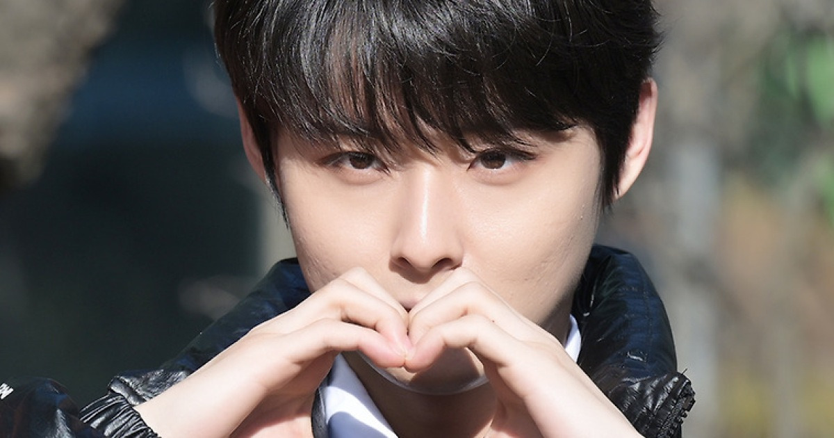 DKZ 민규, 하트 받아요~[포토엔HD]