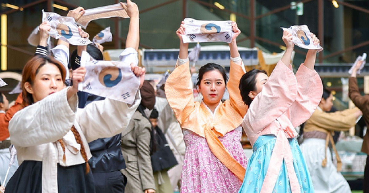 Remembering past heroes