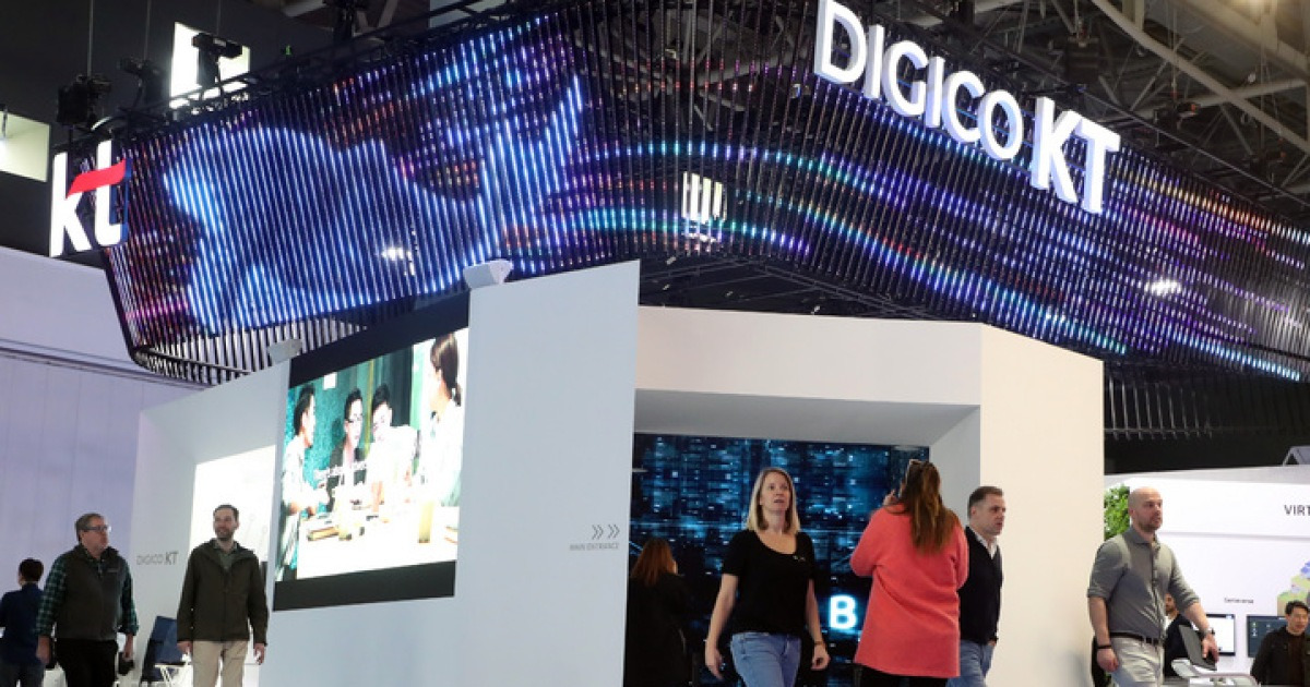 [MWC23] '로봇·AI' 무기 든 KT…글로벌 '디지털 전환' 점령 나선다