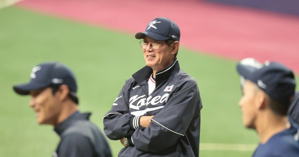 [WBC 캠프] 이강철 감독 "타순 거의 나와…투수는 SSG전 치르고 결정"