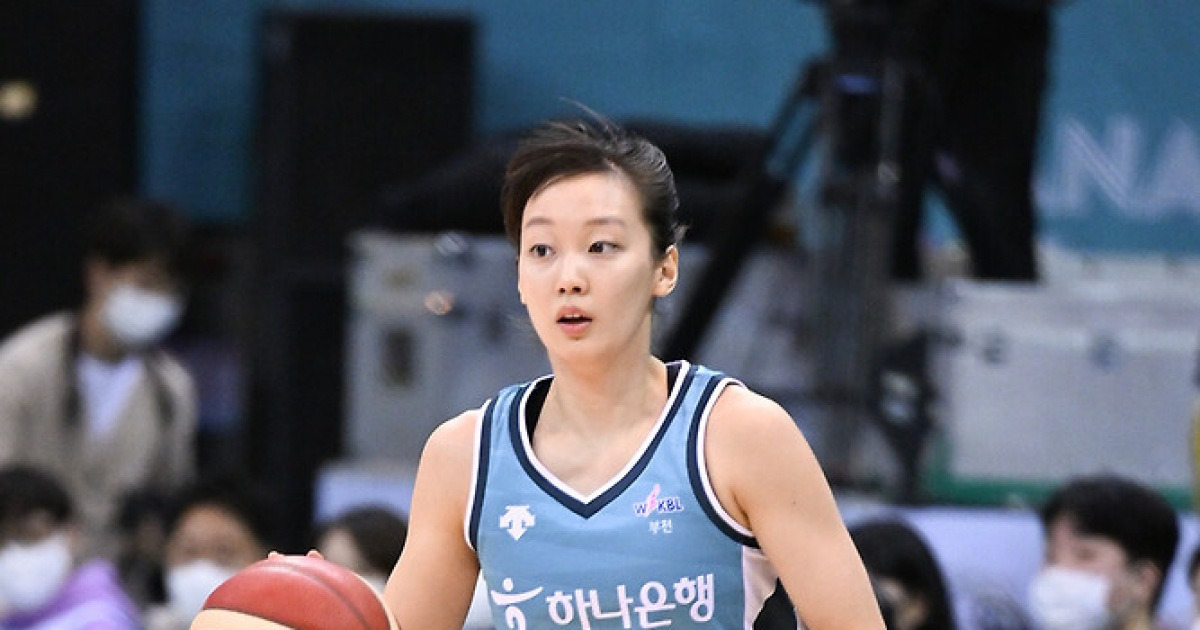 [WKBL 5라운드 리뷰] 하나원큐의 에이스이자 리더 신지현, 팀의 귀중한 승리에 기여하다