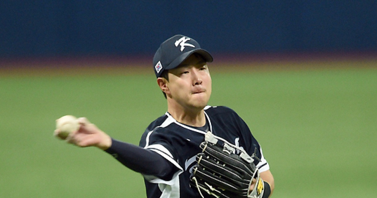‘기습번트는 너무해…’ KBO 통산타율 3위의 ‘일일 3루 요정’ 변신, 최정은 잊어라[MD고척]