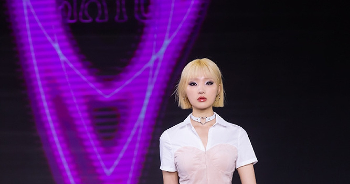 [bnt포토] 모델 김세령 'Y2K 감성 물씬한 무대'(캣워크 페스타)