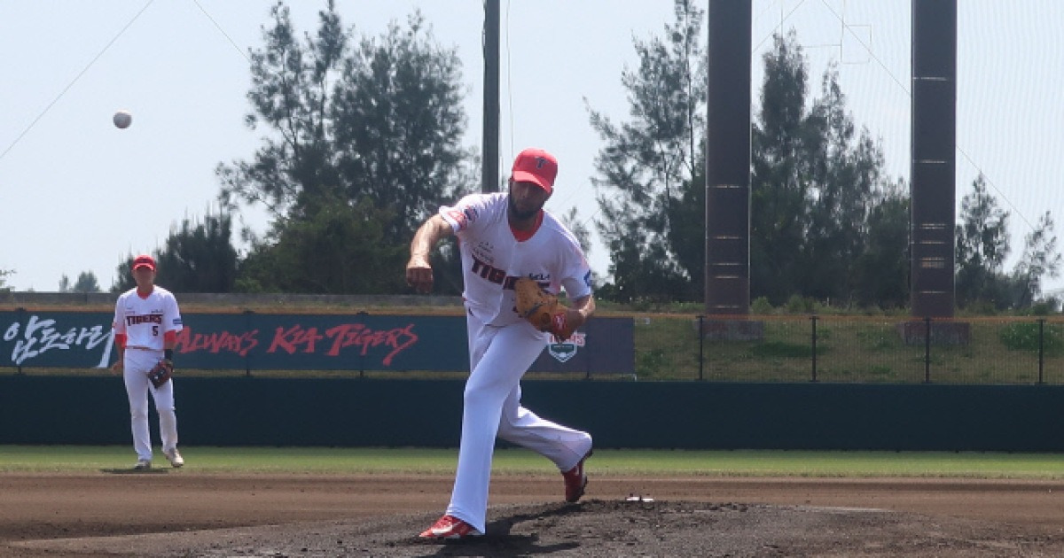 '출루 허용→151km로 탈삼진' 메디나, 3이닝 3K 무실점...위기관리 '깔끔' [SSin오키나와]