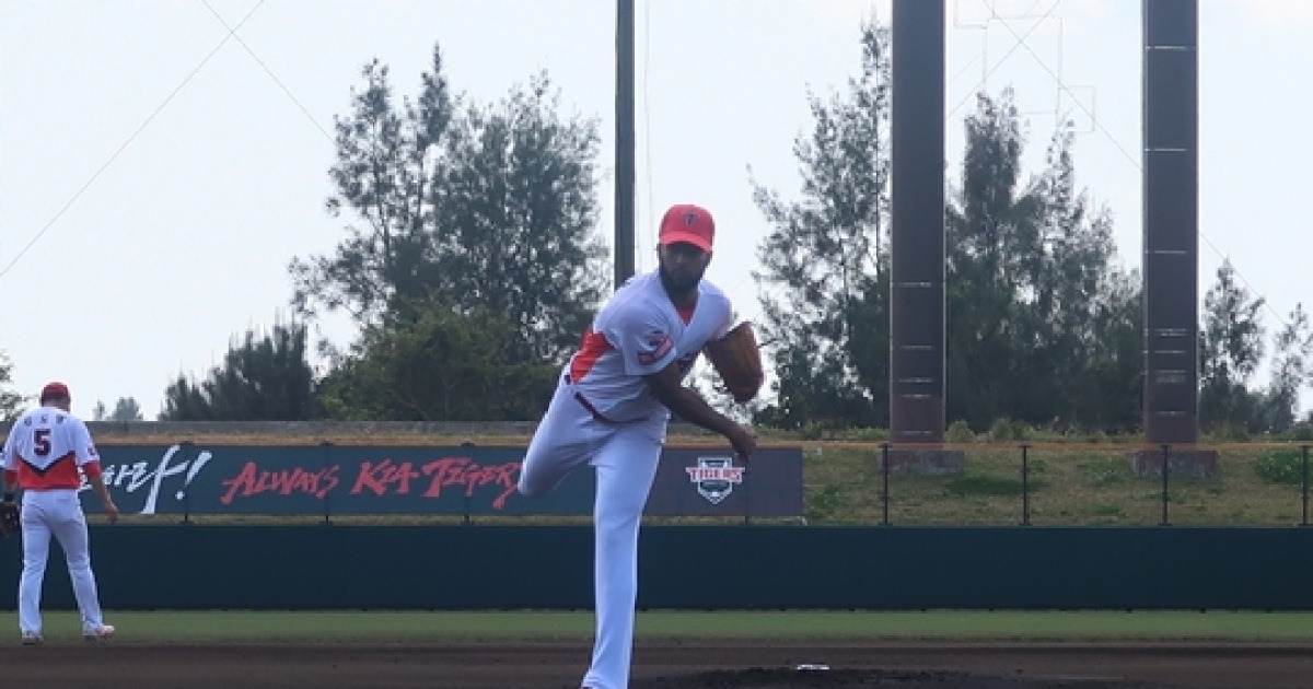 볼넷→폭투→위기 관리 능력, KIA 메디나 151km 앞세워 3이닝 무실점 [MD오키나와]