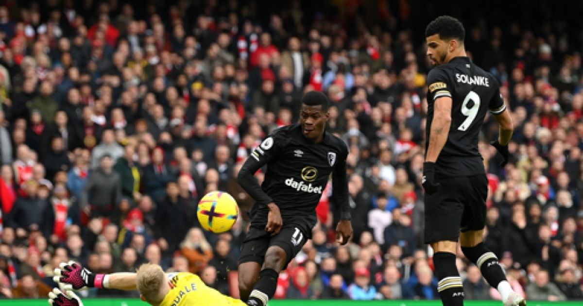 'EPL 1위팀 GK 클래스'…3대1 단독 찬스도 선방→아스날은 대역전승