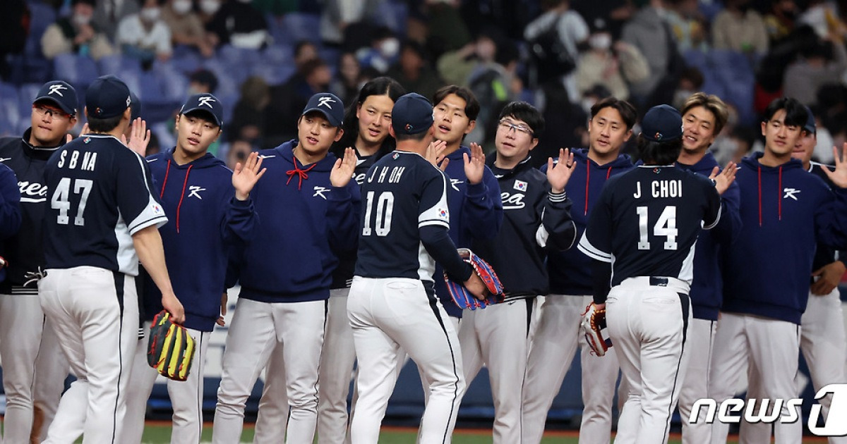[뉴스1 PICK]'9안타 7득점' 집중력 선보인 WBC 대표팀, 한신 7대4로 제압