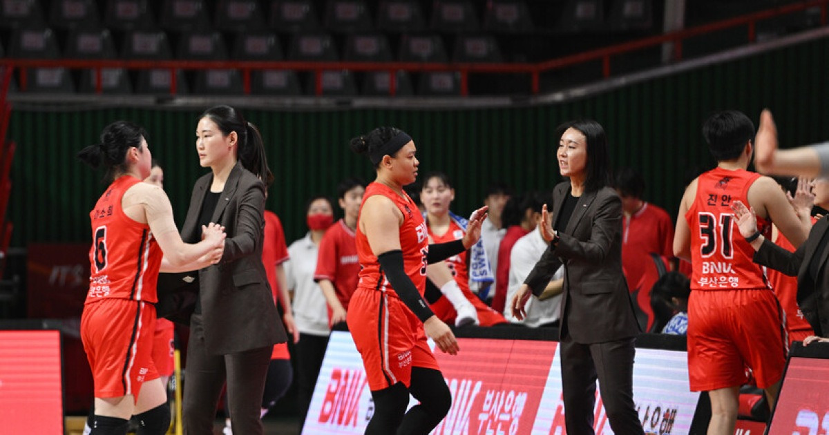 PO 진출 넘어 승리 노리는 BNK, 정규리그 삼성생명 상대 4승 2패