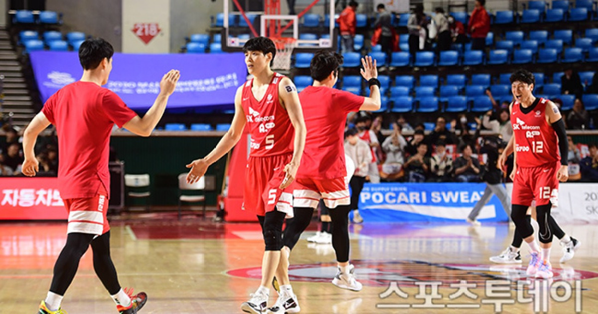 '김선형 33득점' SK, KT 꺾고 PO 진출 확정