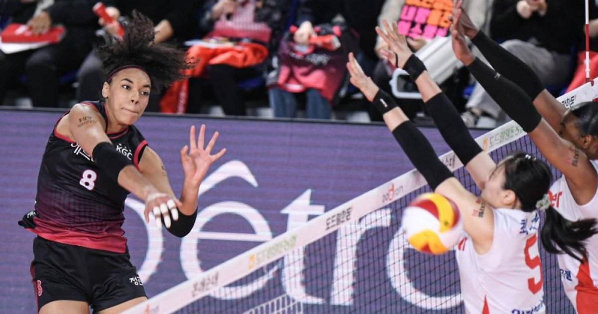 여자배구 KGC, IBK에 역전승…3위 탈환