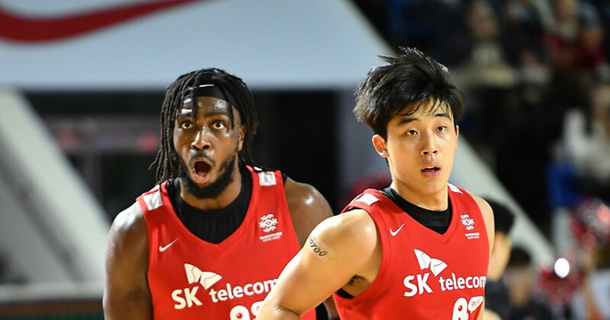 [BK 리뷰] ‘EASL 결승패배 설욕’ SK, 5213명의 만원 관중 속에 KGC인삼공사 꺾고 3연승...시즌 30승