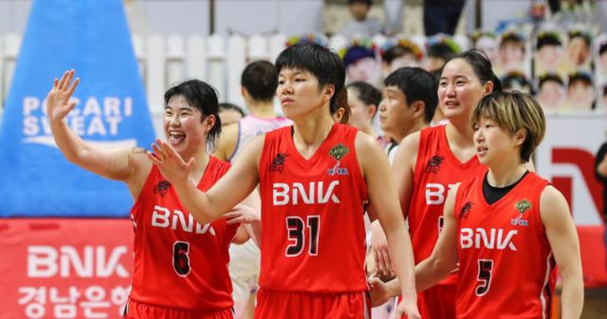 4분 남기고 뒤집기… BNK, 창단 첫 PO 승리