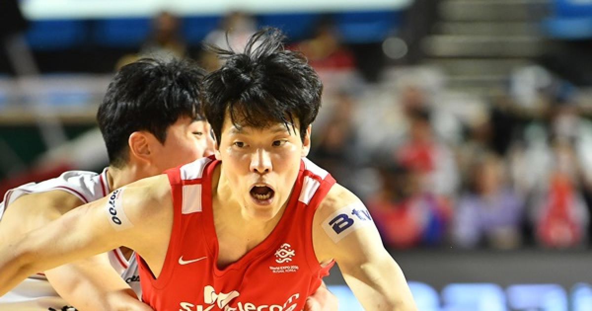 SK, 선두 KGC에 역전승…현대모비스, PO 진출 확정