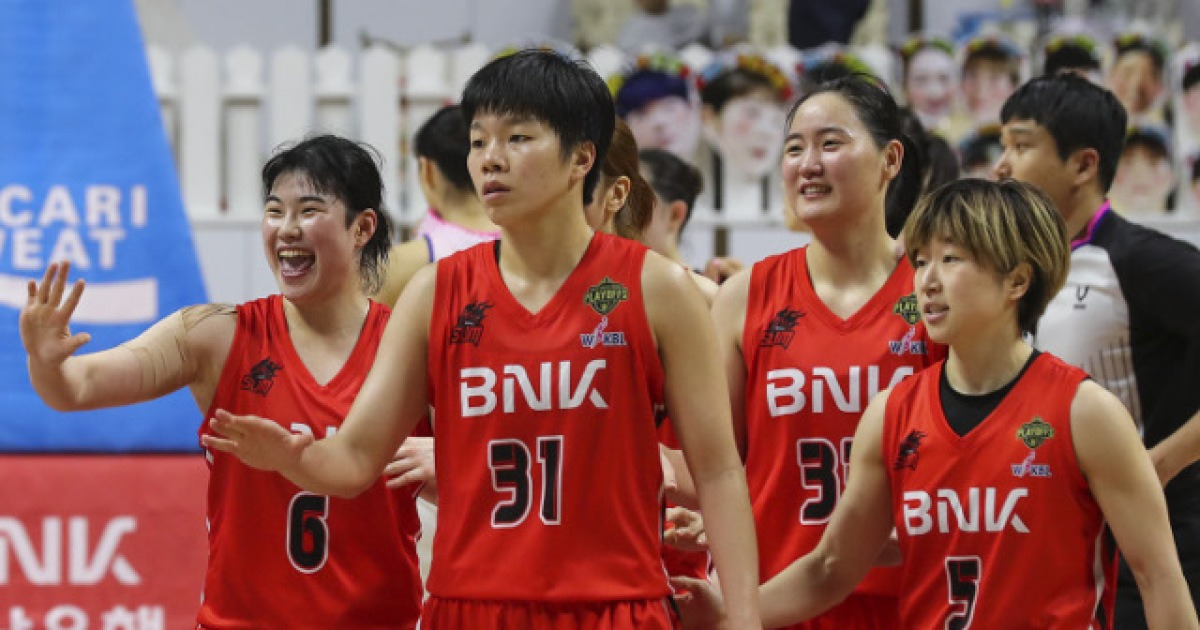 15점 차 열세 딛고… BNK, 창단 첫 PO 승리