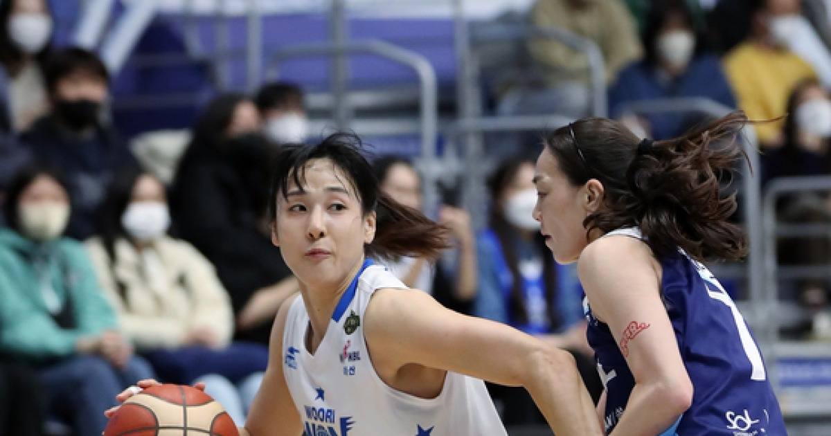 Woori Won beat S-Birds to advance to WKBL championship