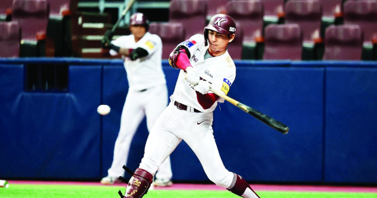 이정후 시범경기 출격… KBO ‘WBC 부진’ 사과