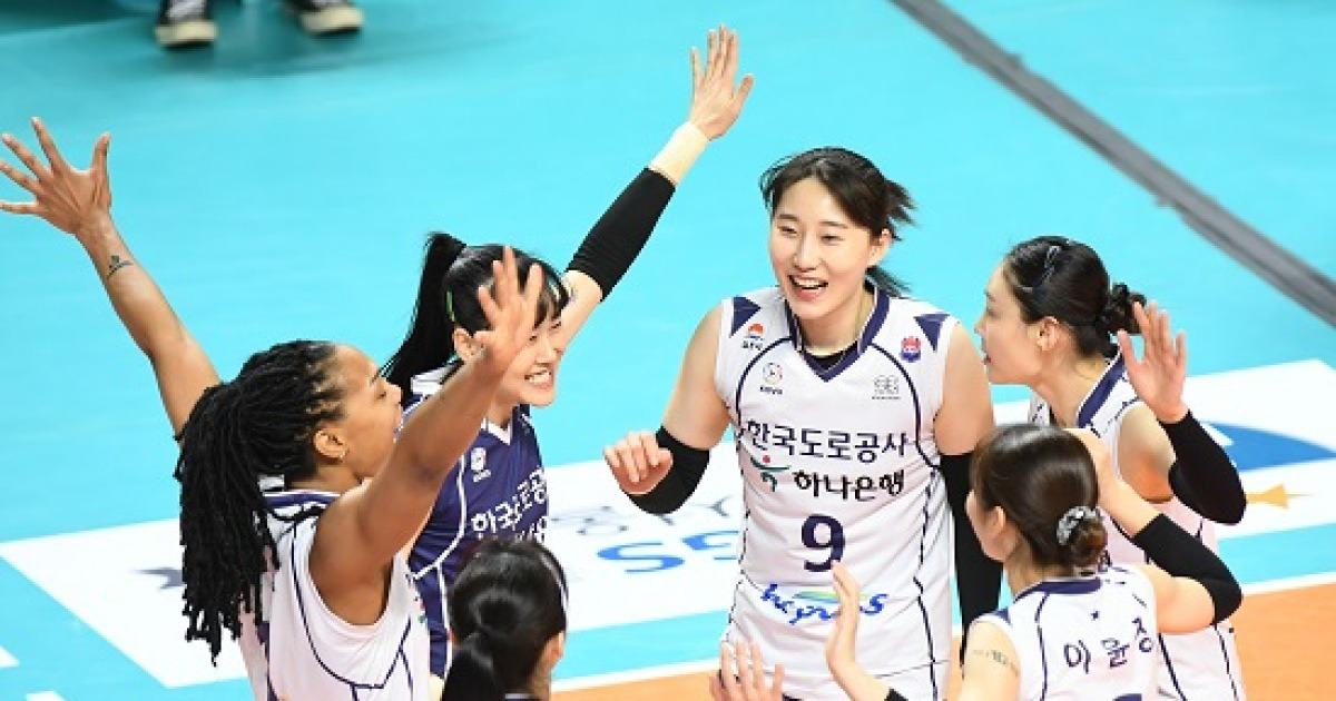 '봄배구는 PO부터!' 도로공사, GS칼텍스 꺾고 KGC까지 울렸다 [장충:스코어]