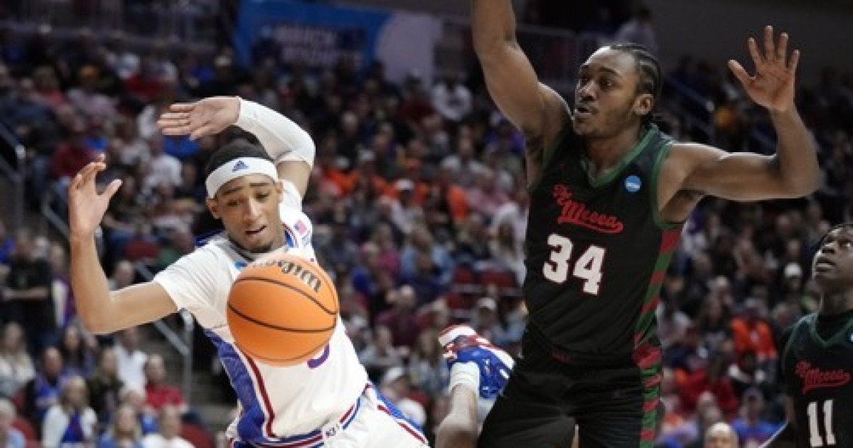 APTOPIX NCAA Howard Kansas Basketball