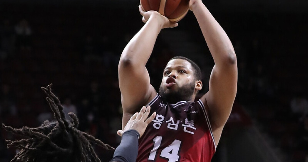 [BK 리뷰] ‘스펠맨 주연-정준원 조연’ KGC인삼공사, KT 꺾고 3연패 탈출...2위 LG와 1.5게임 차