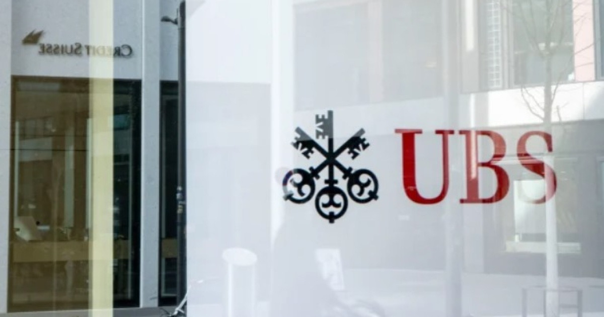 "중대 위험 우려"…CS 품은 UBS, 신용등급 전망 '부정적'