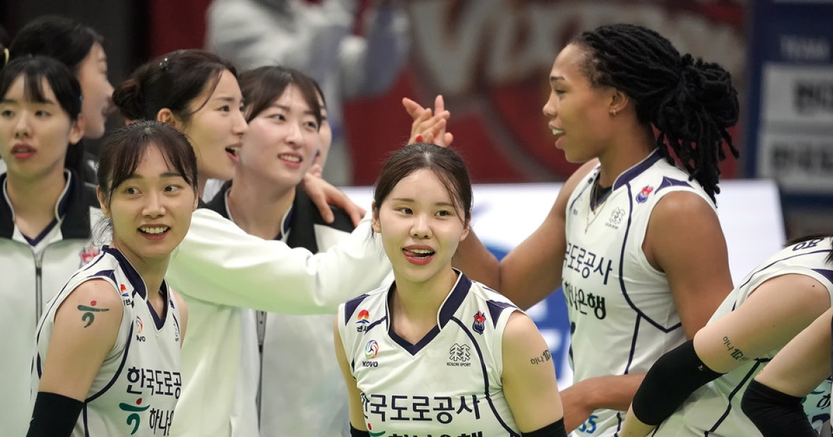 [Ms포토] 빼꼼 이윤정 '에헤 1승이다'