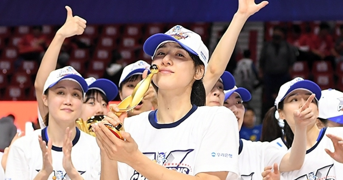 WKBL은 지금 ‘단비 천하’, 정규리그 이어 챔프전까지 MVP…통합 MVP [WKBL 파이널]