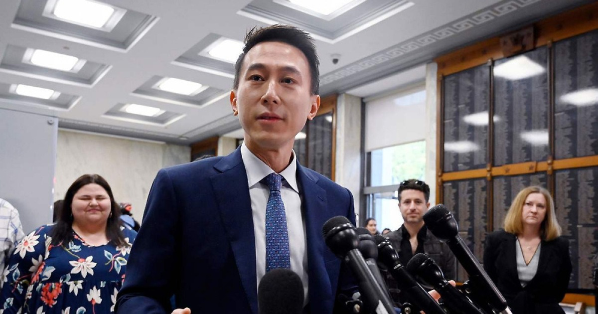 하원 출석 전 취재진 만나는 쇼우 지 츄 틱톡 CEO