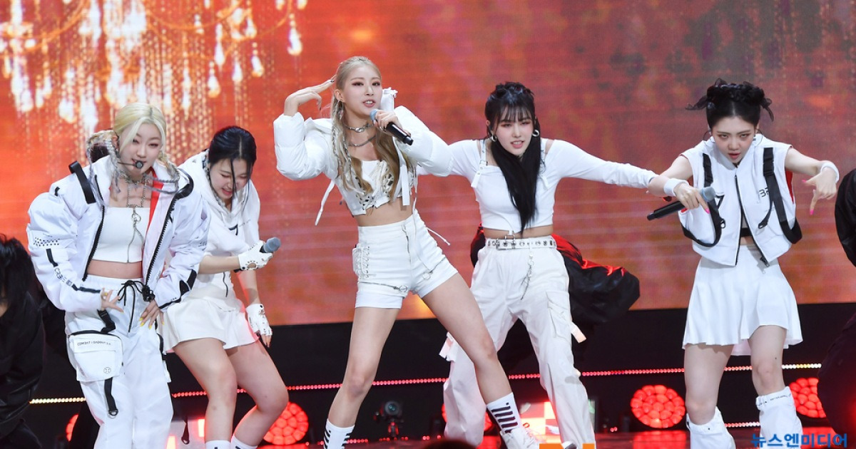 CRAXY(크랙시), 화보 촬영장같은 분위기 [포토엔HD]