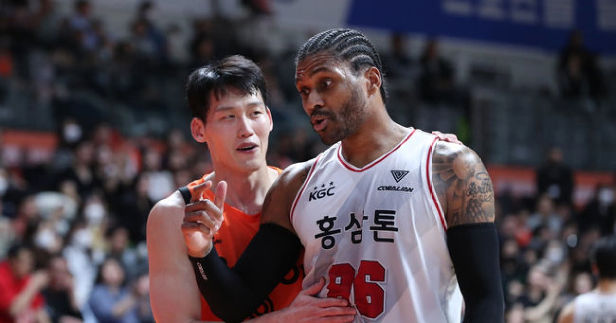 '고른 활약' 캐롯, 홈에서 KGC 제압... 6강 PO '일단' 완성