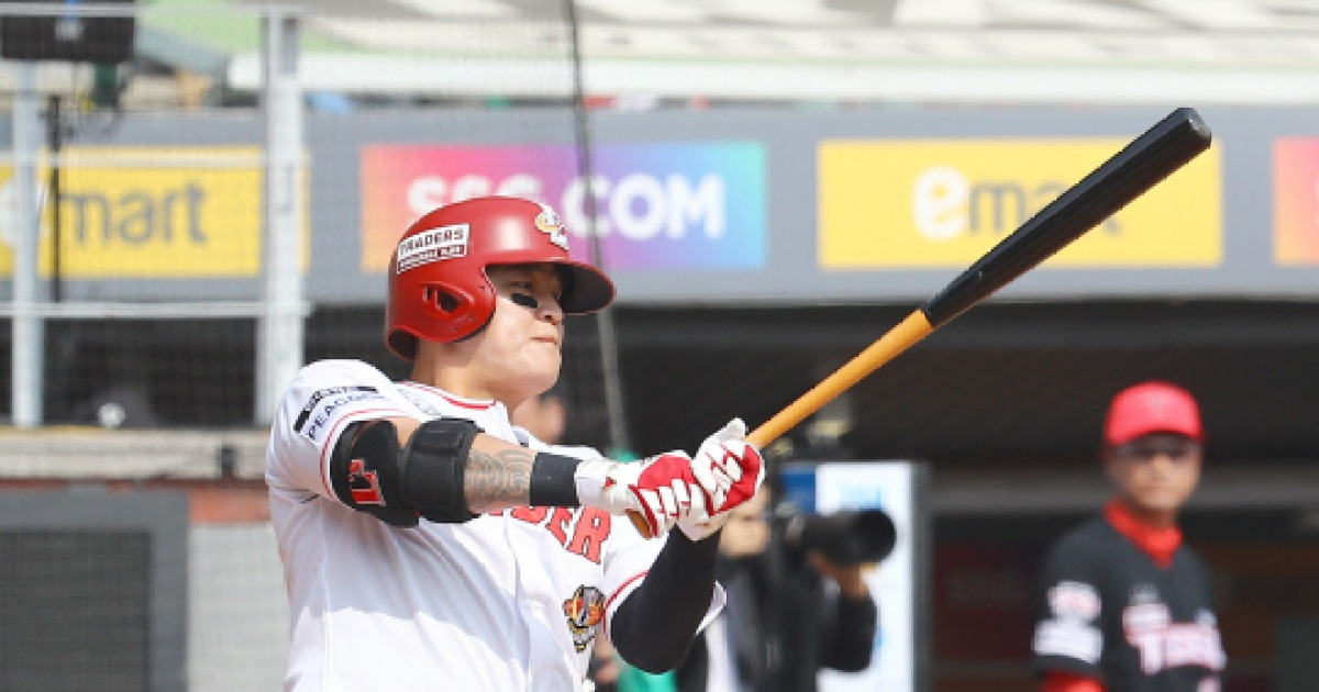 SSG 추신수 2023시즌 1호 홈런 주인공…1호 안타는 KIA 박찬호