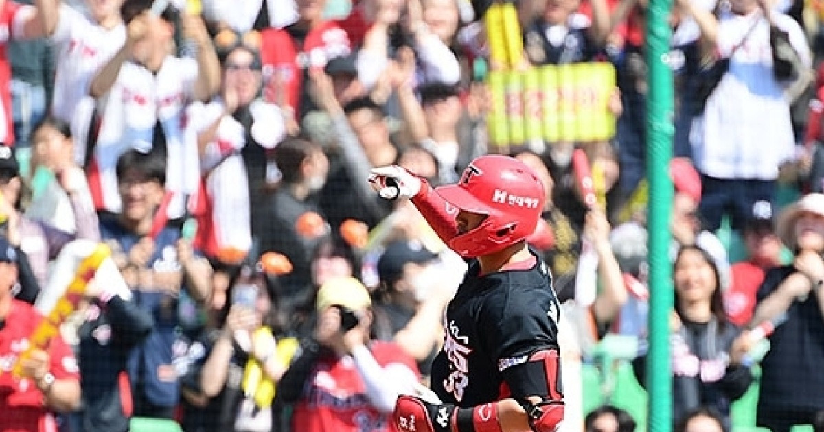 KIA, 영타이거즈 활약으로 SSG에 9-5 승리...개막시리즈 1승 1패 [MK인천]