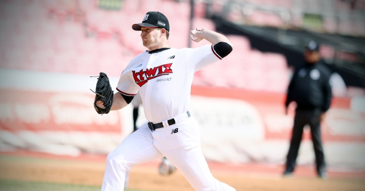 [SPO 수원] "너 1선발 해라"…kt 복덩이 호투, 사령탑은 함박웃음