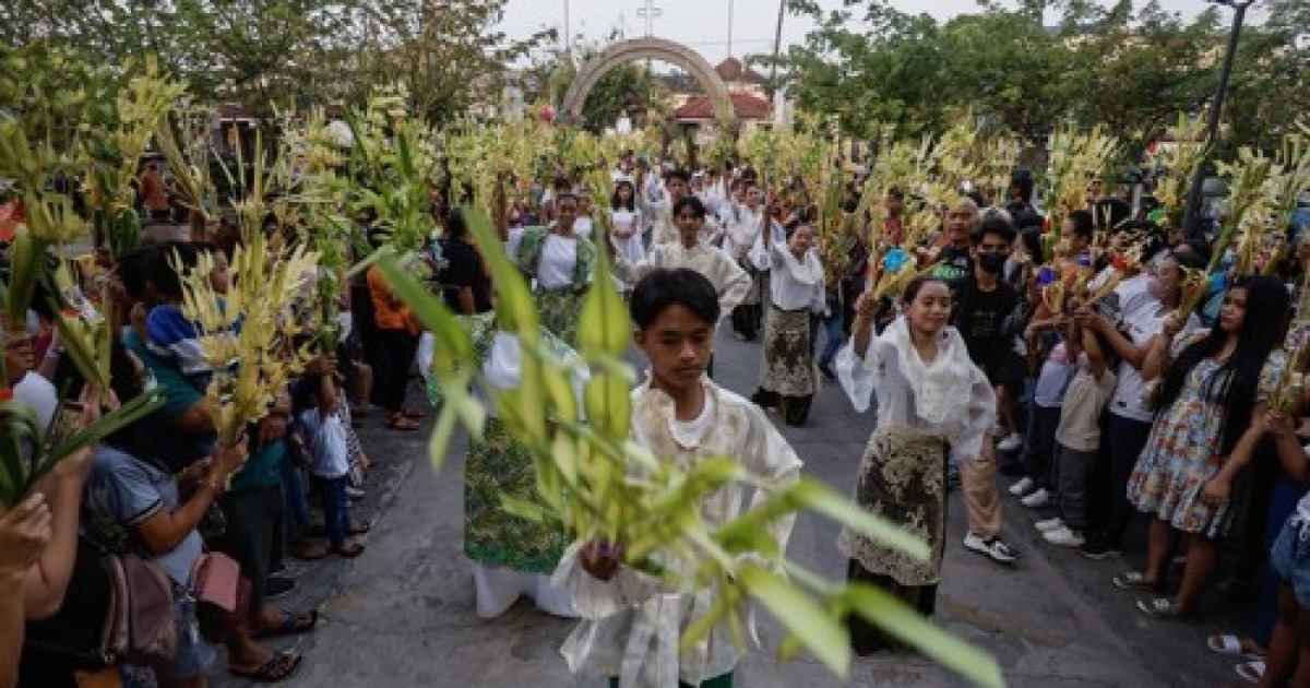 PHILIPPINES LENT PALM SUNDAY