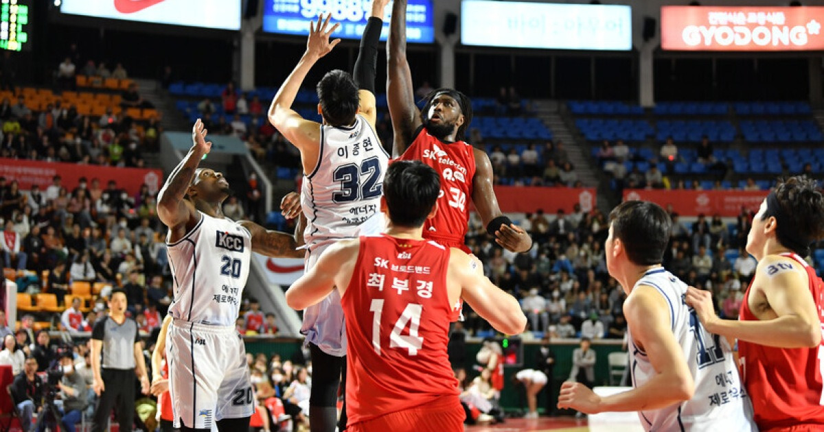 [PO프리뷰] ‘질긴 악연’ SK-KCC, 역사의 반복? 천적관계 청산?