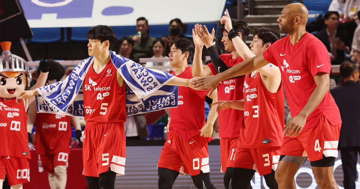 프로농구 SK, KCC 꺾고 6강 PO 1차전 승리…94％ 확률 잡았다