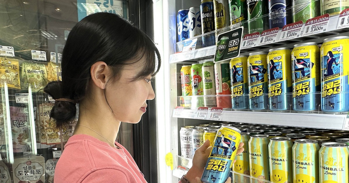 "톡톡 튀는 네이밍도 경쟁력"…GS25, MZ세대 겨냥 '이색 주류' 출시