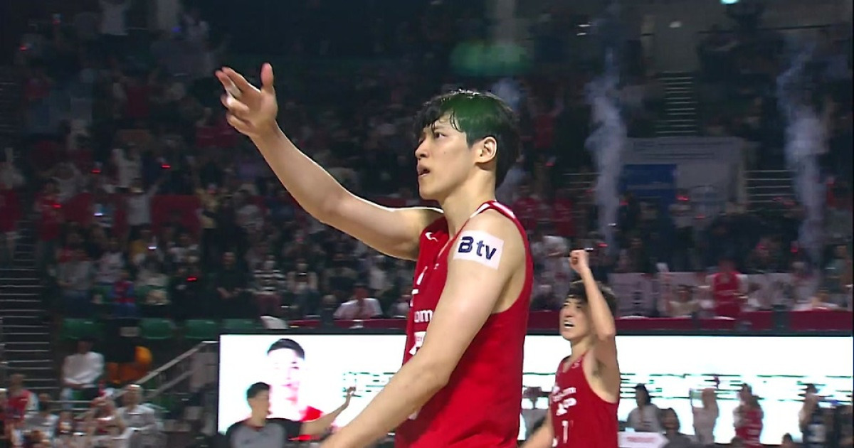 '김선형 22점 폭발' SK, 4강 PO까지 1승 남겨