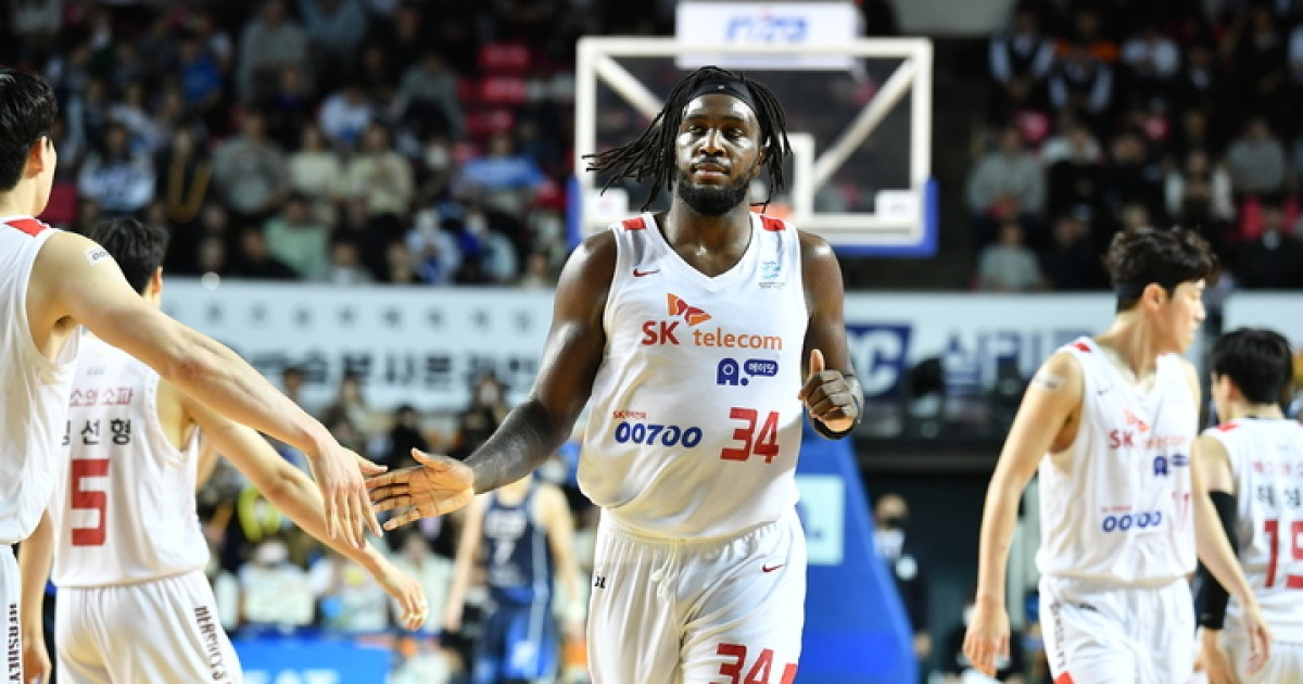 "LG 나와라" SK, KCC에 16점차 역전승…시리즈 3승 끝