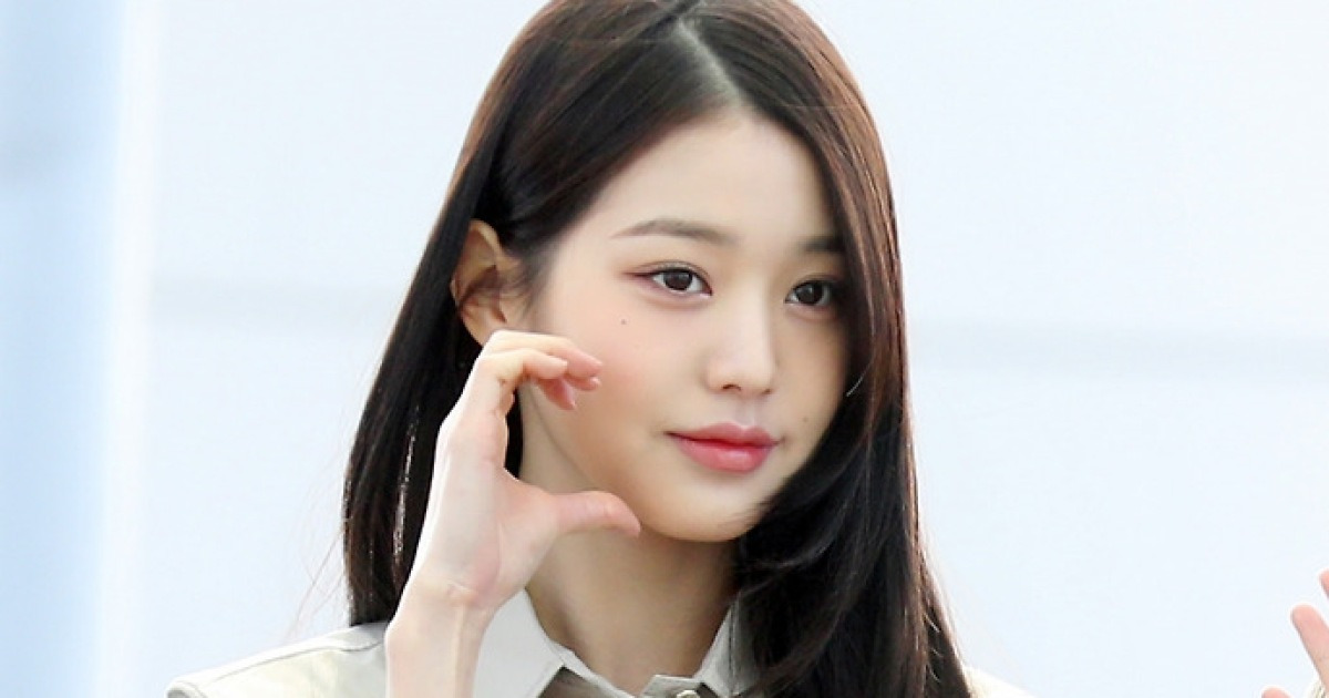 아이브 장원영 인형의 하트[★포토]